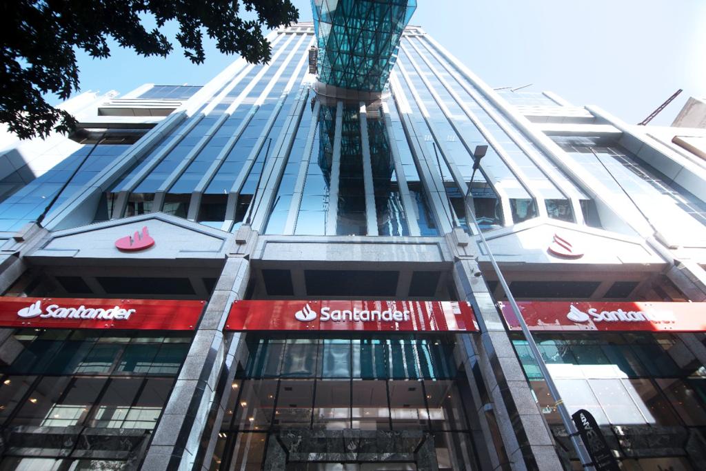 Santander es reconocido como una de las 10 mejores empresas del país en ...