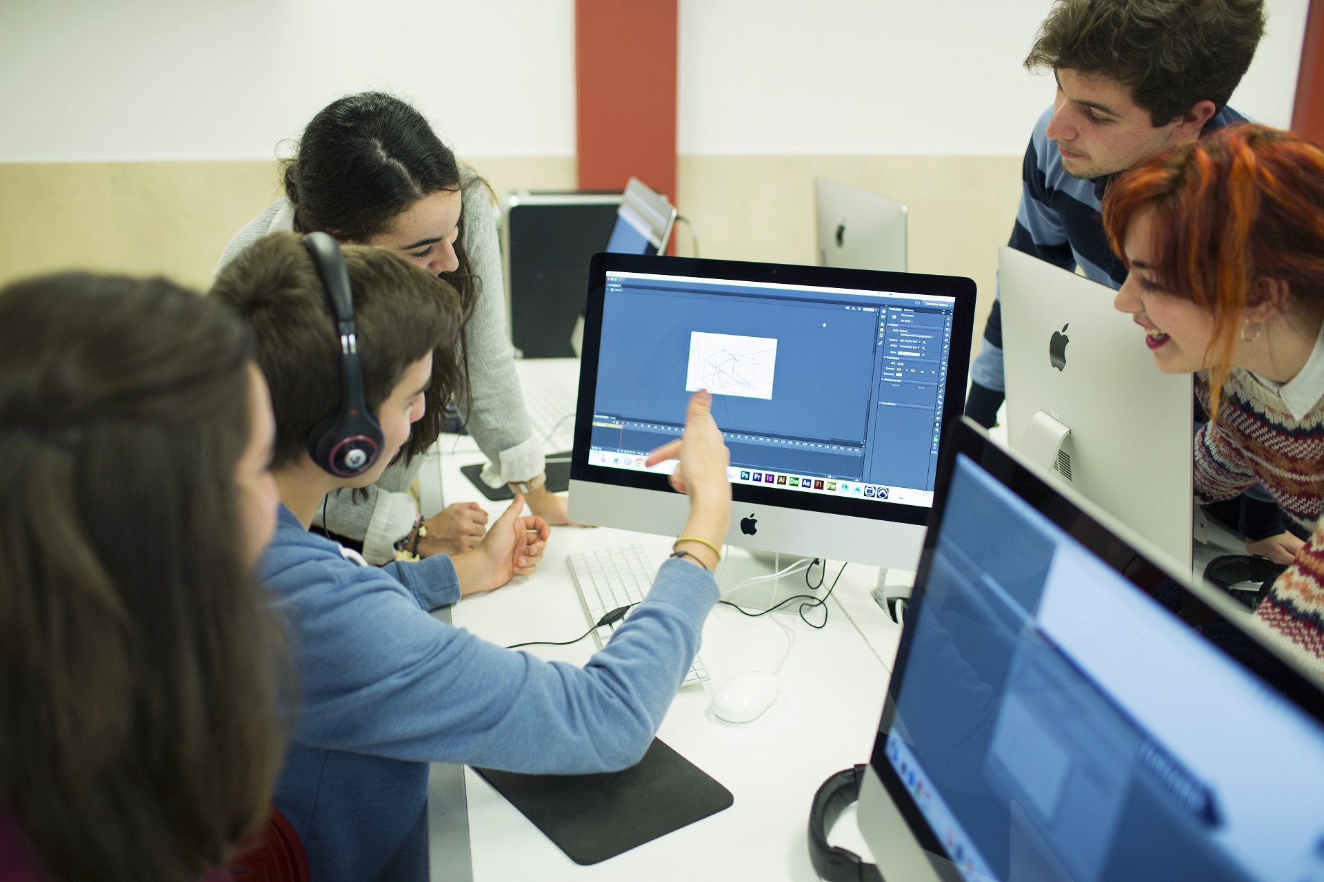 Santander invierte 166 millones de euros en apoyo a la comunidad y beneficia a 5 millones de ...